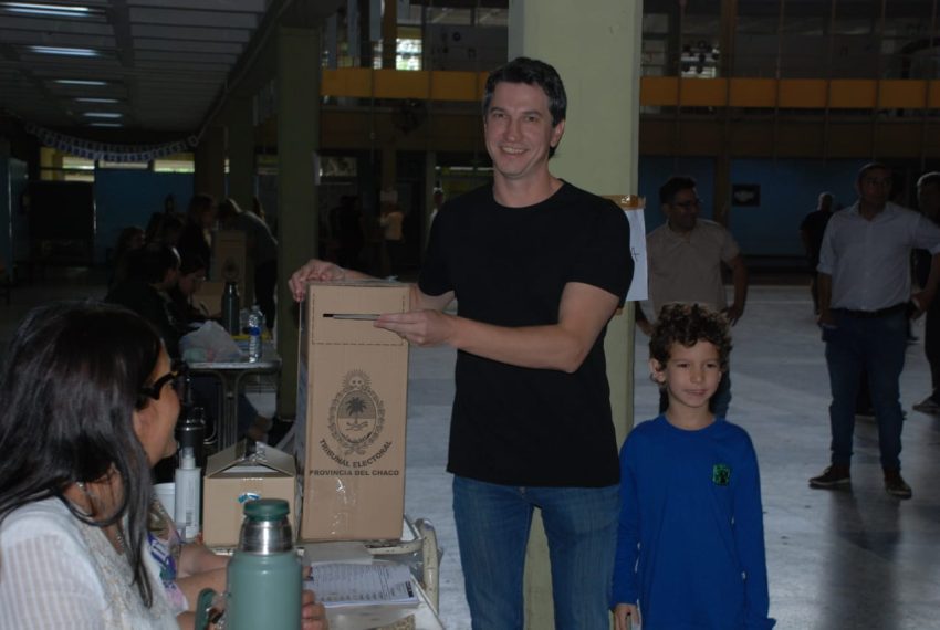 Luego de sufragar, Diego Arévalo destacó que hoy se vota Luego de sufragar, Diego Arévalo destacó que hoy se vota