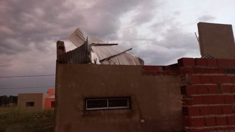 Fuerte Temporal De Lluvia Y Viento Causó Destrozos En Colonia Popular